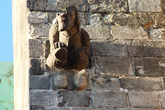 La gárgola ‘caganer’ | Freír corbatas y planchar huevos